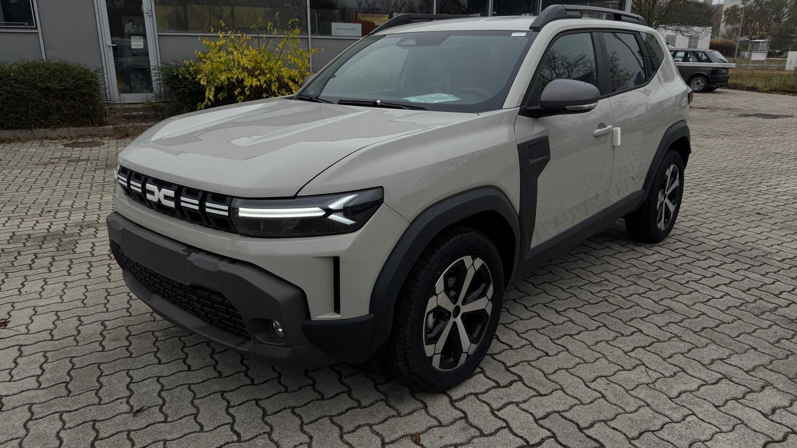 Eladó új DACIA DUSTER 1.2 TCe Journey Készleten lévő 0 km-es autó ...