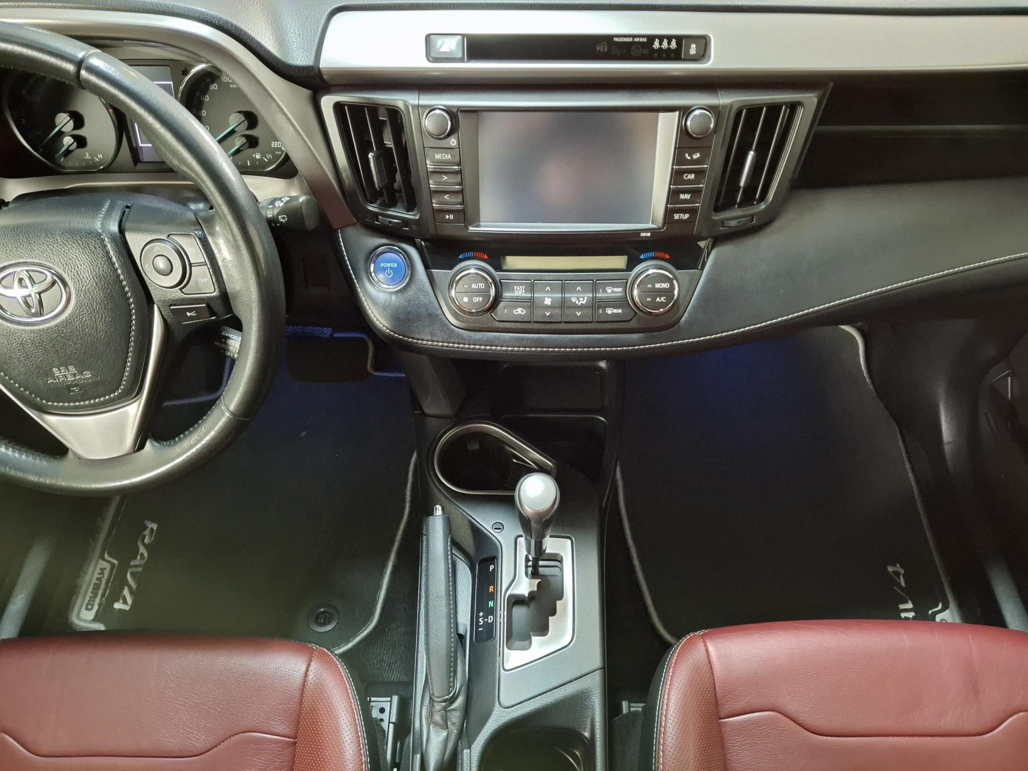 Eladó használt TOYOTA RAV 4 2.5 Hybrid Selection MY18 2WD e-CVT MAGYAR ...