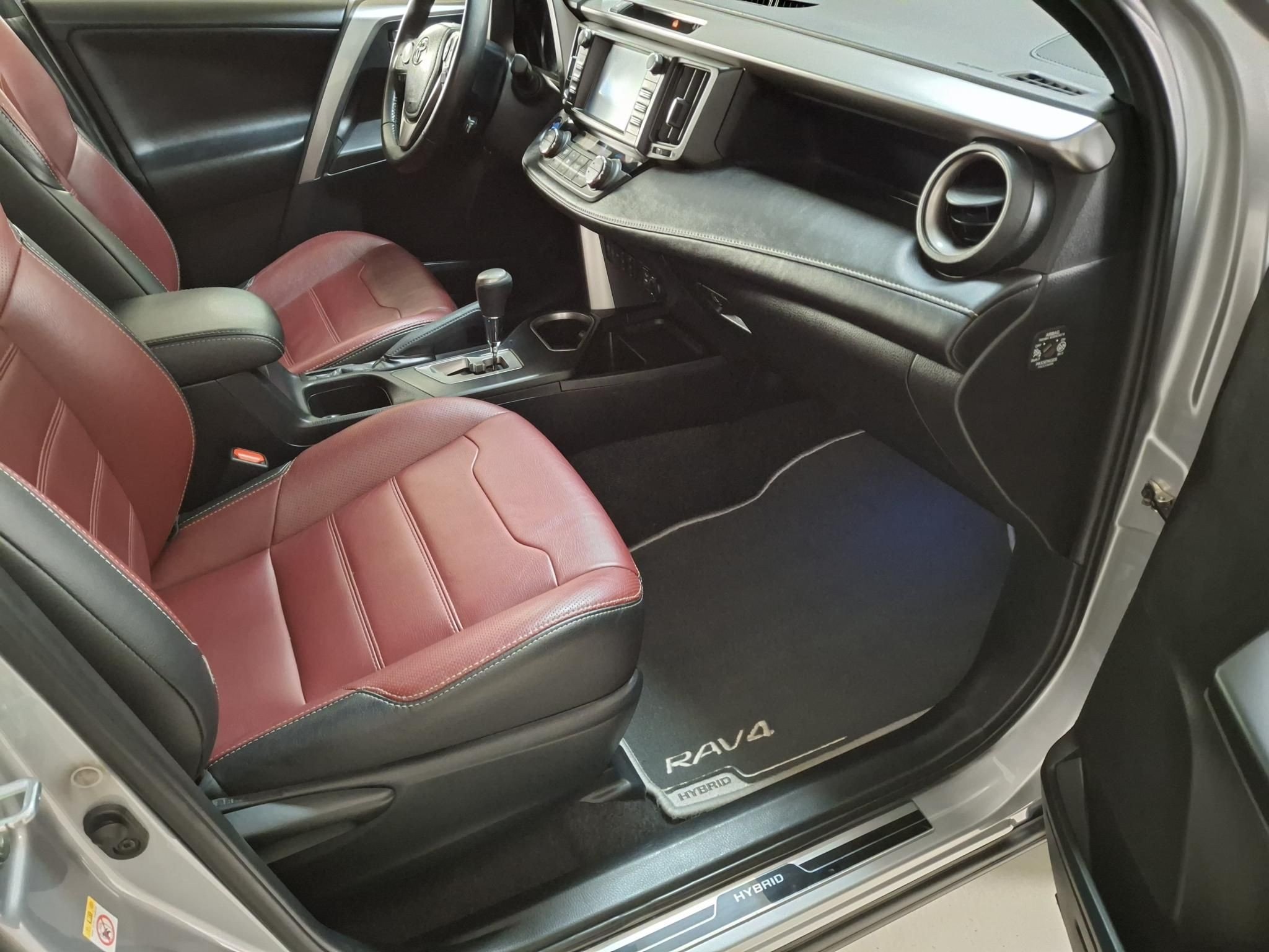 Eladó használt TOYOTA RAV 4 2.5 Hybrid Selection MY18 2WD e-CVT MAGYAR ...