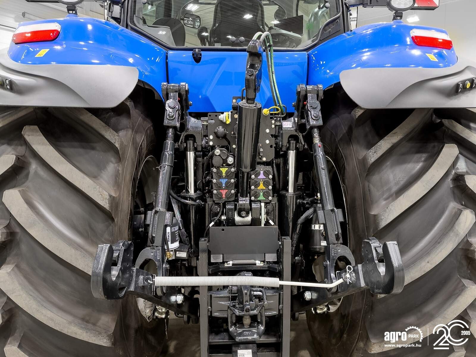 Eladó új NEW HOLLAND T8.435 Ultra Command 21/5 50 km/h váltó, rugózott ...