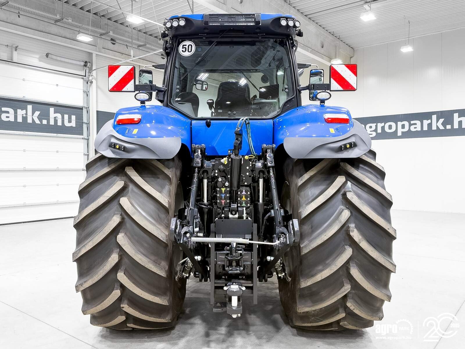 Eladó új NEW HOLLAND T8.435 Ultra Command 21/5 50 km/h váltó, rugózott ...