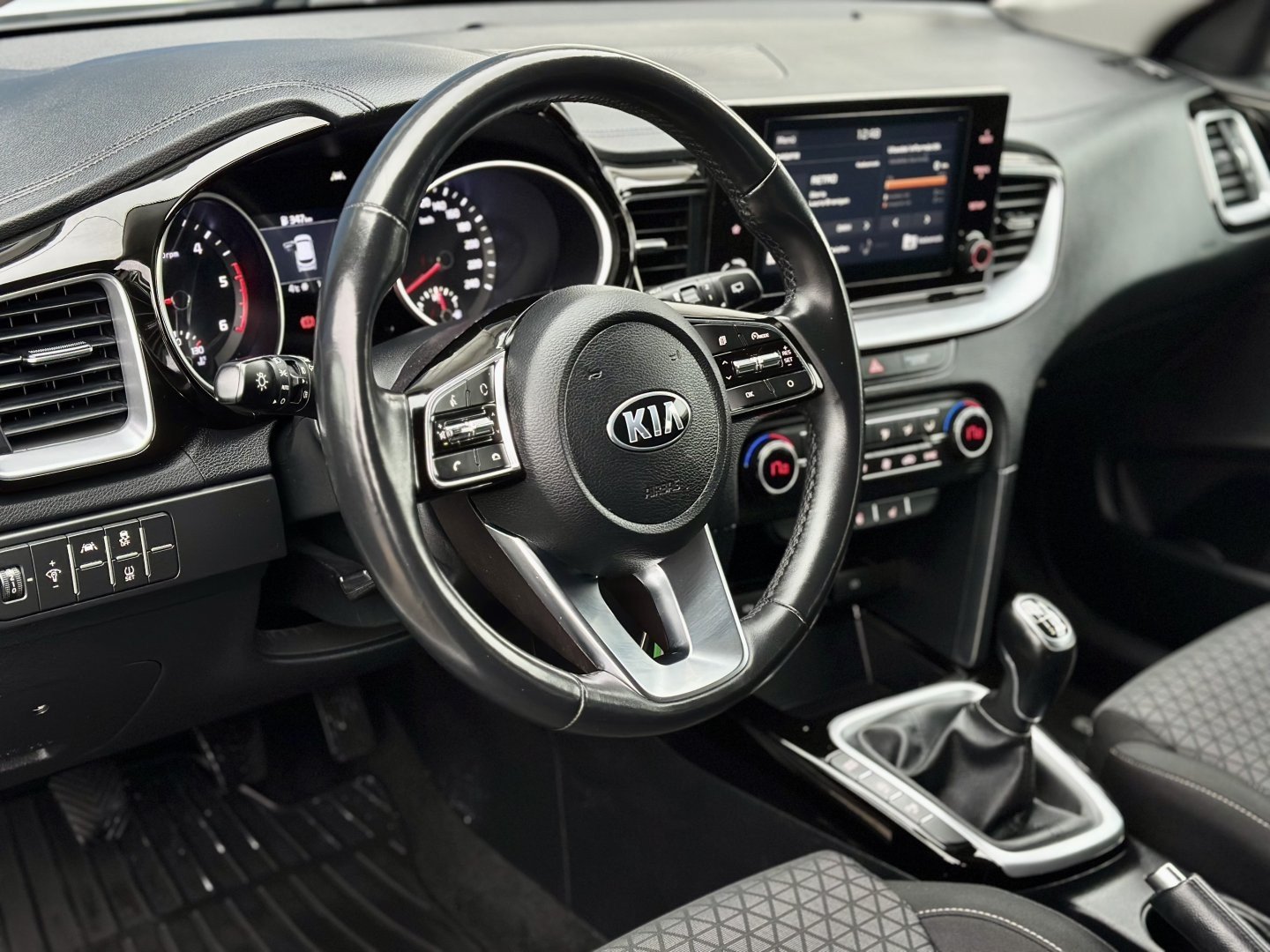 Eladó használt KIA PRO CEE'D Ceed SW 1.6 CRDi HP Hybrid Gold, Budapest ...