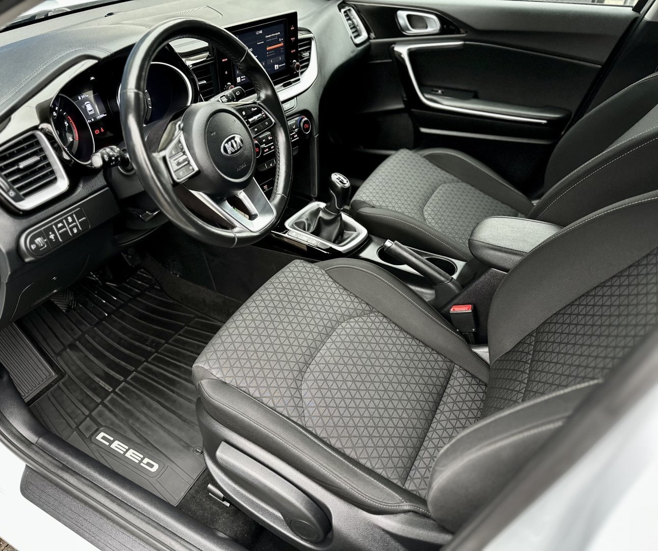 Eladó használt KIA PRO CEE'D Ceed SW 1.6 CRDi HP Hybrid Gold, Budapest ...