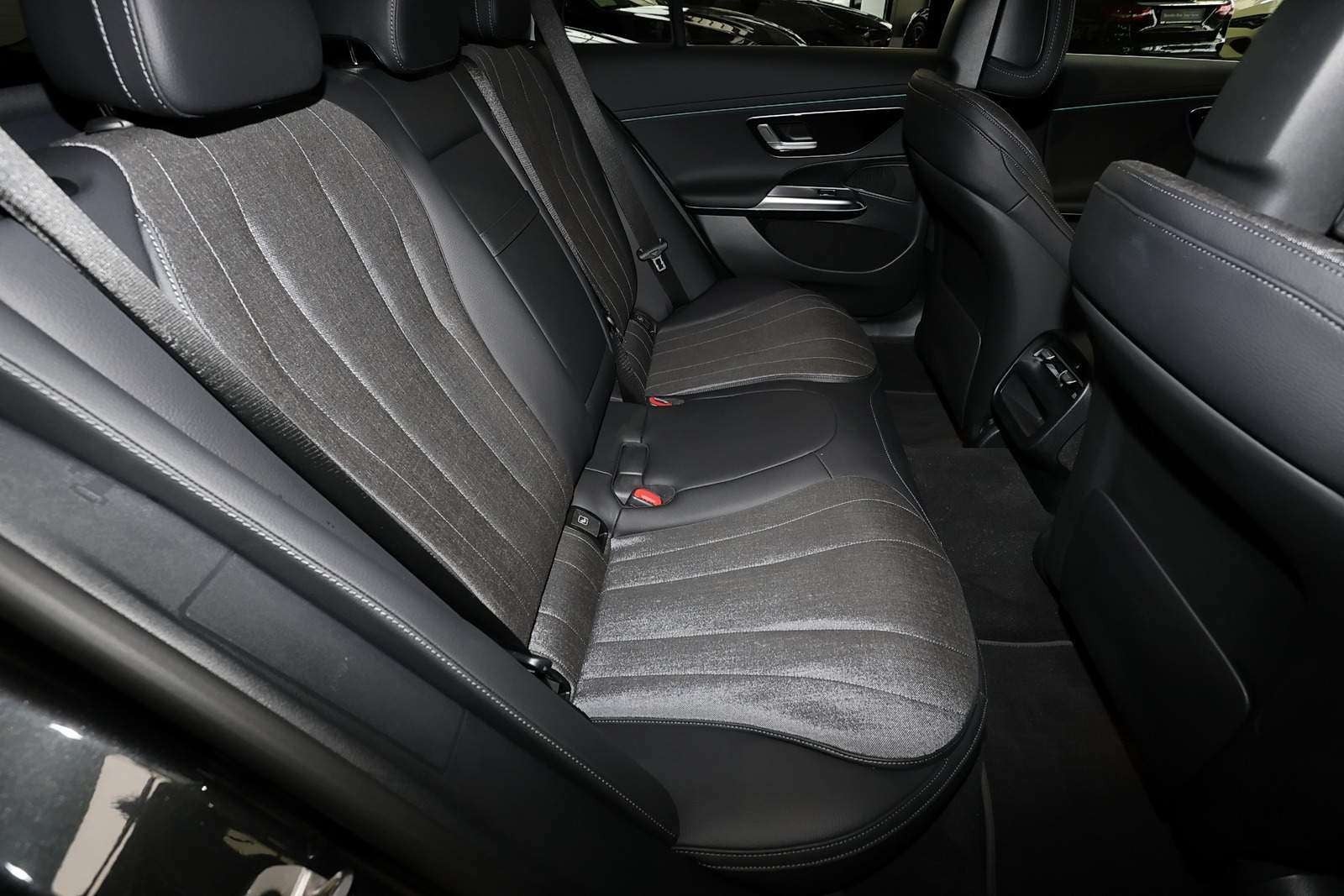 Eladó használt MERCEDES-BENZ E 300de T AHK+19 col+DISTRONIC+SIDEBAGS ...