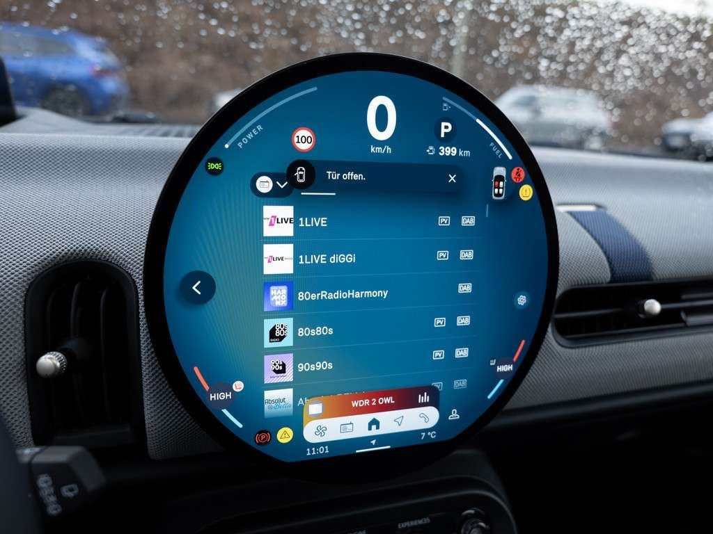 Eladó használt MINI COOPER C Favoured Trim PANO NAVI HUD LED 360°, Budapest (a6dr8d)