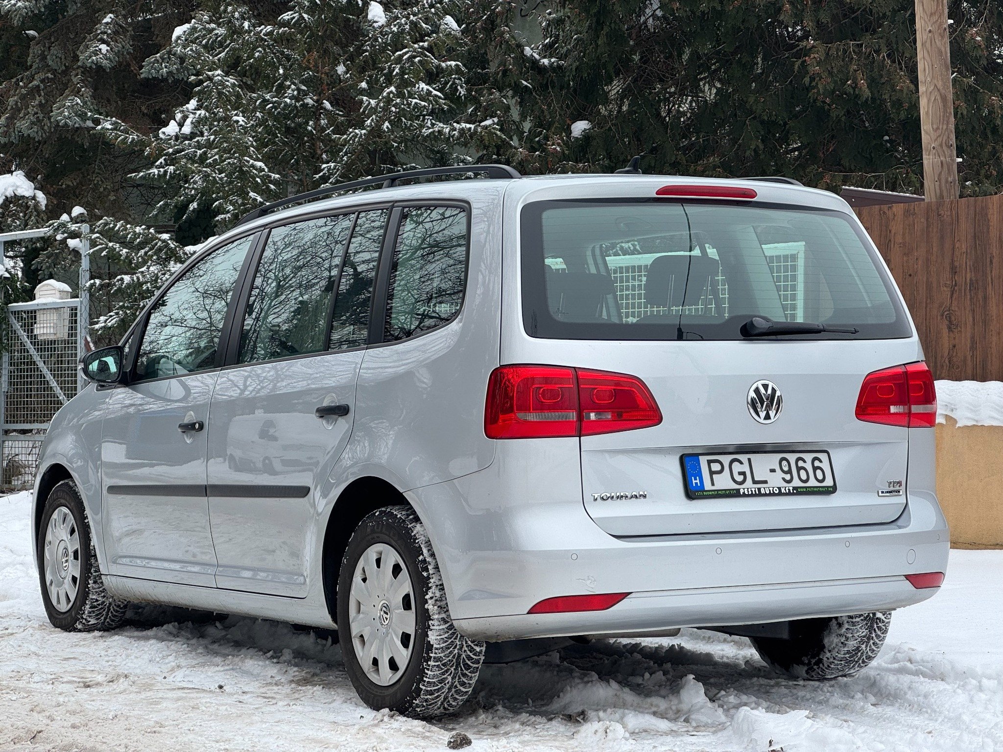 Eladó használt VOLKSWAGEN TOURAN 1.6 CR TDI Trendline BlueMotion ...