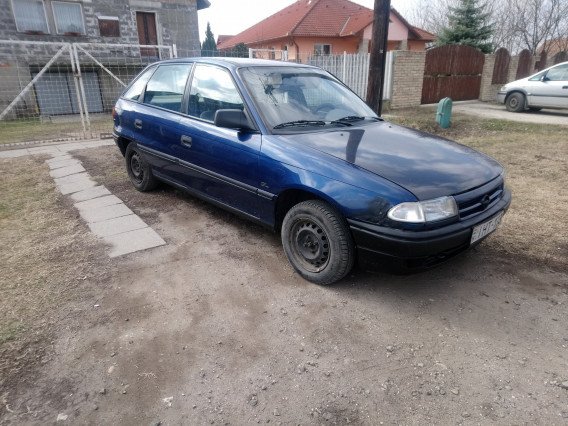 Eladó veterán OPEL ASTRA F 1.6 GLS (5vdm9u): Kocsi.hu