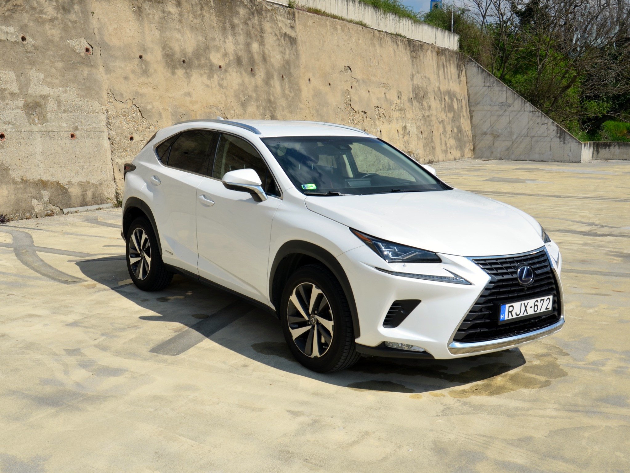 Eladó használt LEXUS NX 300h Luxury CVT (96vndb): Kocsi.hu