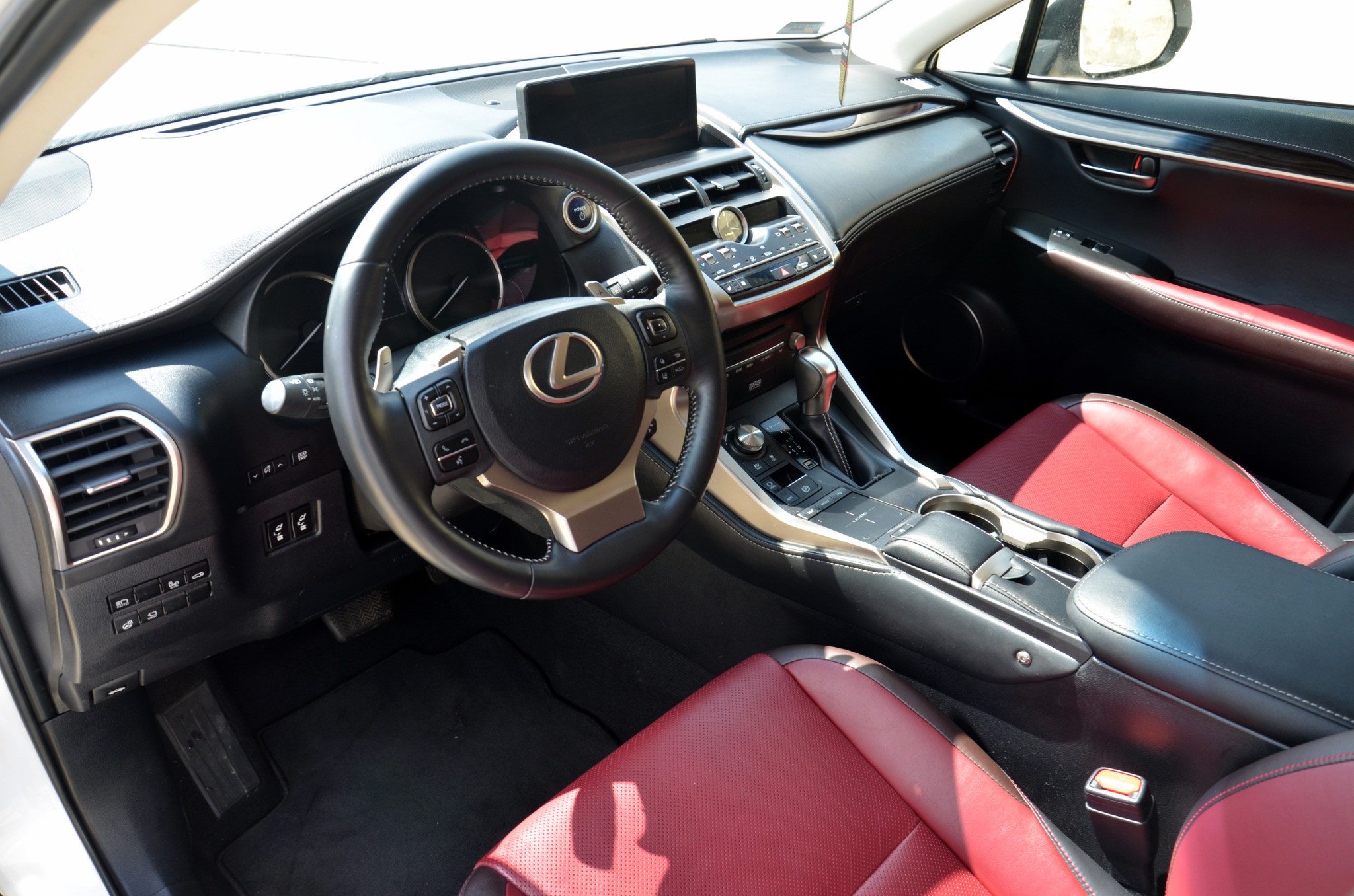 Eladó használt LEXUS NX 300h Luxury CVT (96vndb): Kocsi.hu