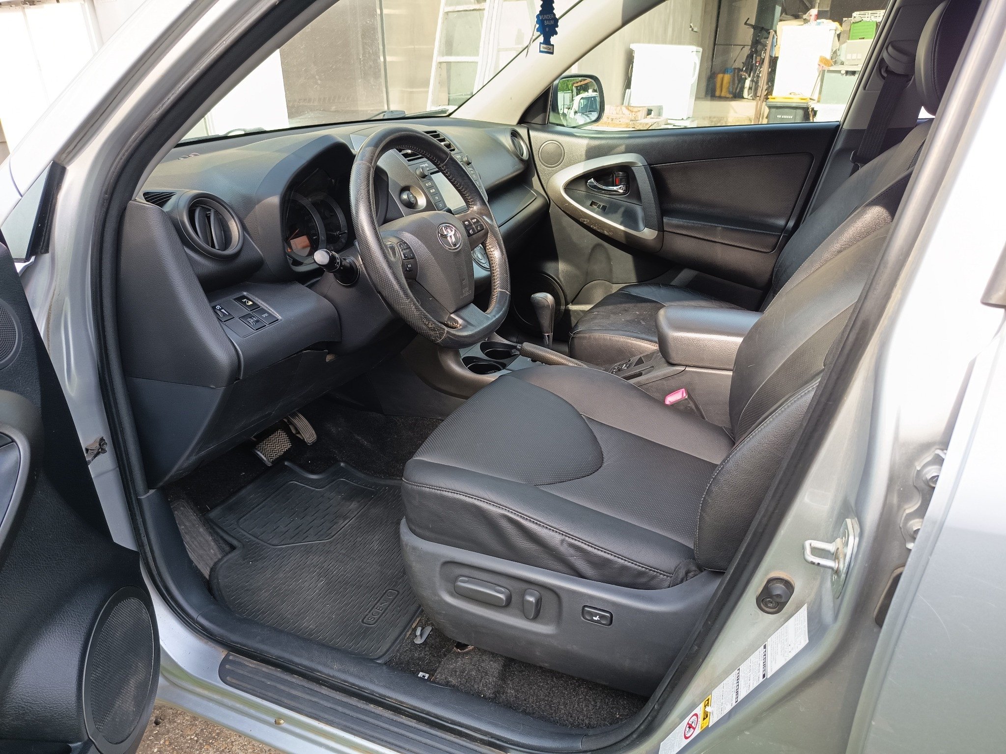 Eladó használt TOYOTA RAV4 III 2.2 DCAT Executive Navi (Automata) (3fcda9)