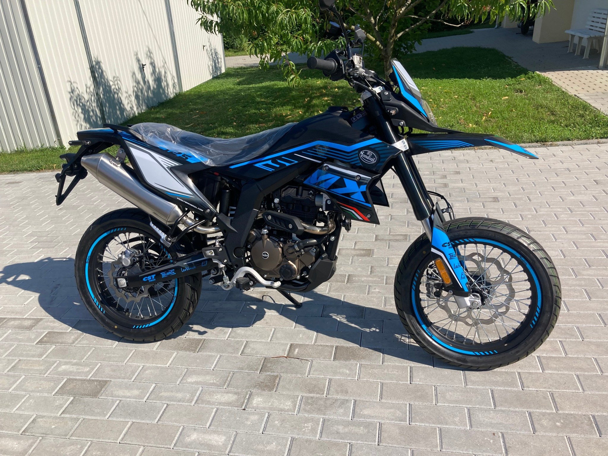 Eladó új F. B MONDIAL SMX 125 Motard E5 új motor márkakereskedésből ...