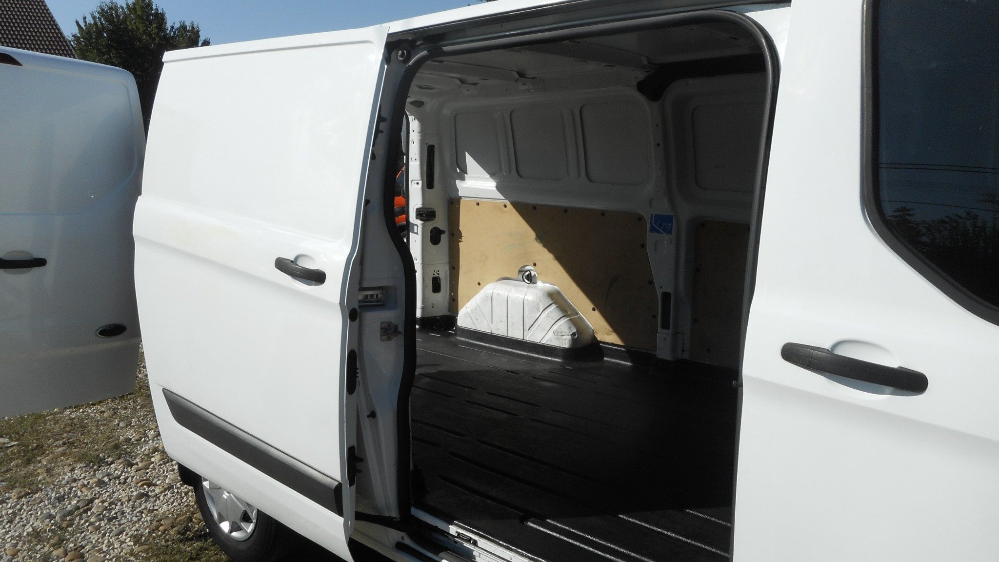 Eladó használt FORD TRANSIT CUSTOM 2.0 TDCi 310 L2H1 Trend, Vecsés ...